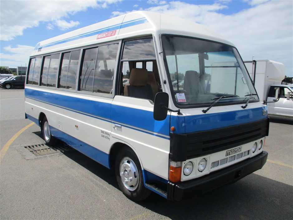 (Comp 1996) Mazda T3500 RWD Manual - 5 Speed Bus, 296,491 km indicated ...
