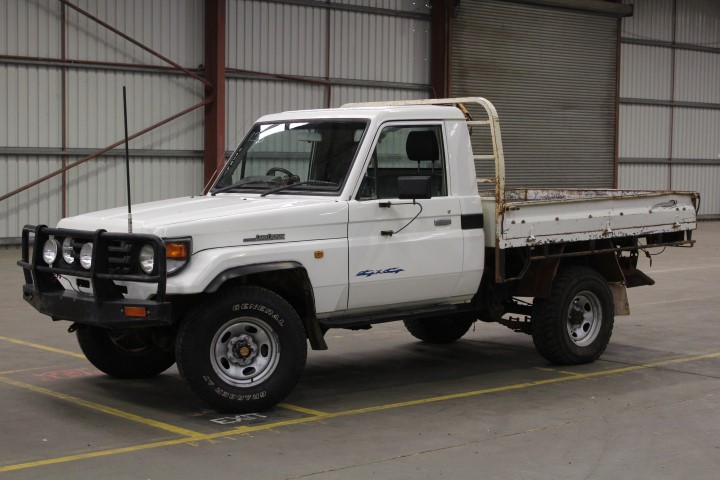 1999 Toyota HZJ79 Series Landcruiser Diesel Manual - 5 Speed Tray Back ...