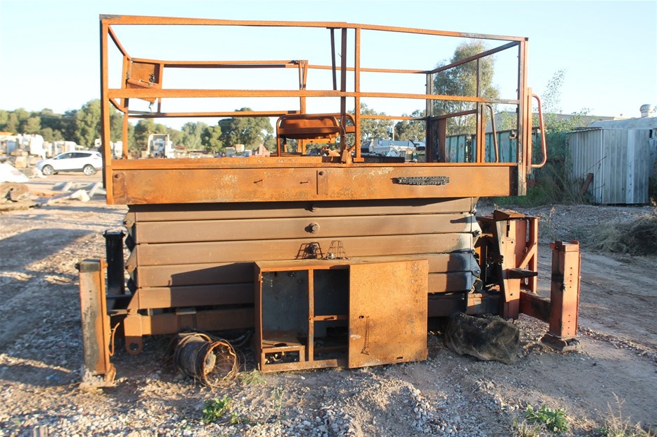 Damaged Scissor Lift Auction (0031-9006346) | Grays Australia