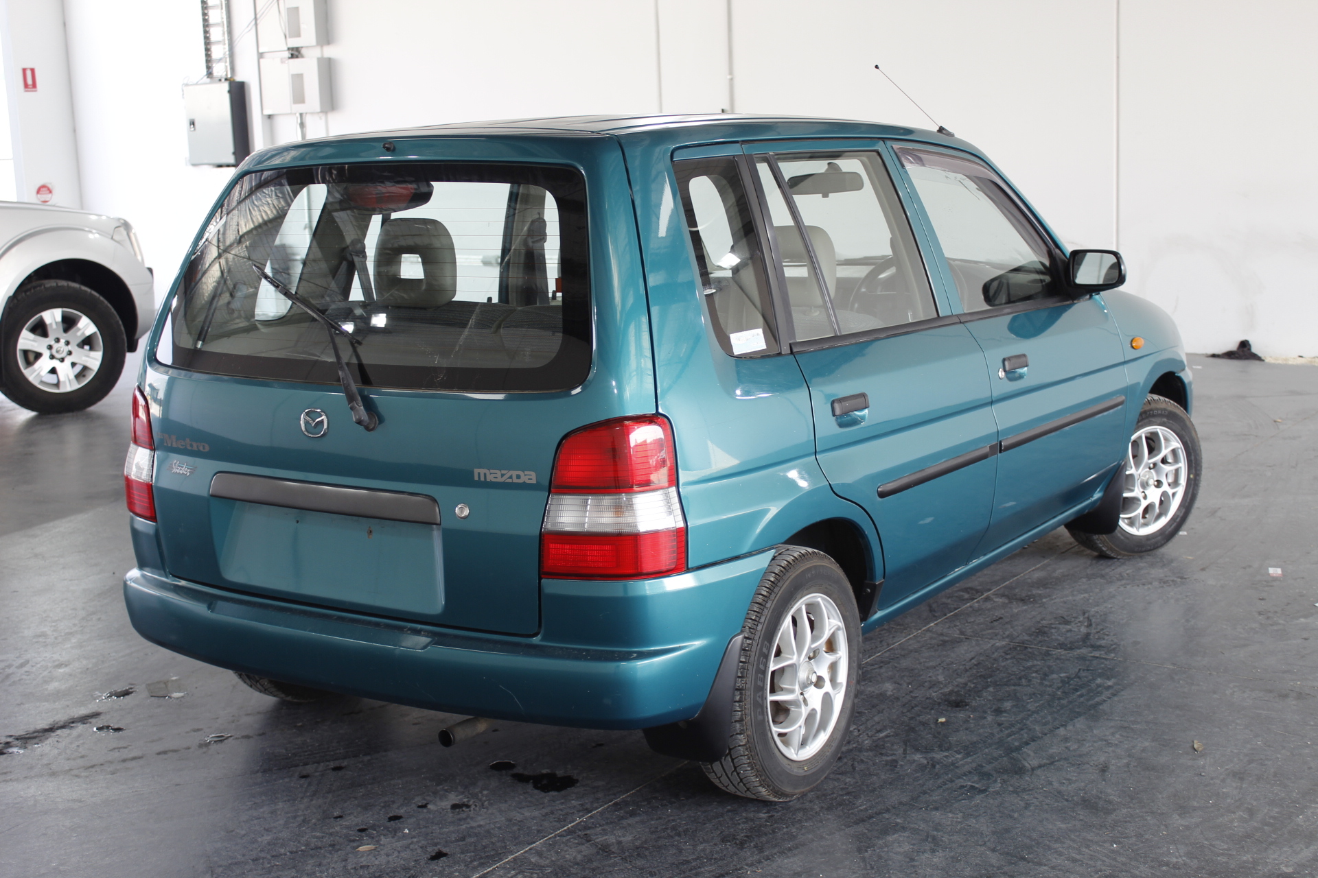 1998 Mazda 121 Metro DW Manual Hatchback Auction (0001-3423869) | Grays ...