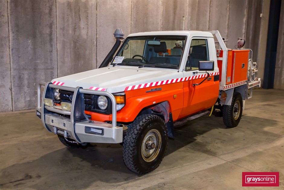 Toyota Land Cruiser 79 Series 4X4 Fire Truck 10/2005 Auction (0025 ...