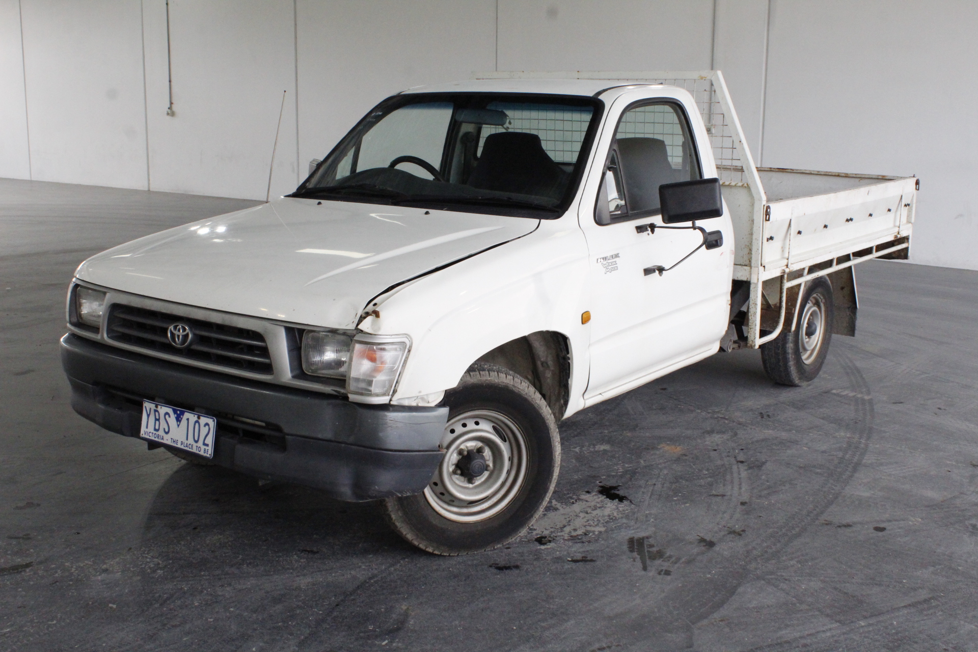 1998 Toyota Hilux Workmate Manual Ute Auction (0001-3470954 ...