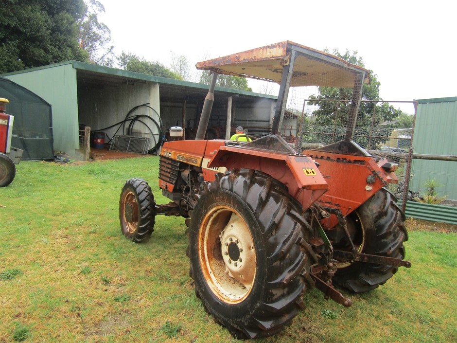 UTB/Universal Farmliner Tractor Auction (0009-5042500) | Grays Australia