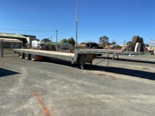 Howard Porter Drop Deck Trailer & Steel Bros Side Lifter