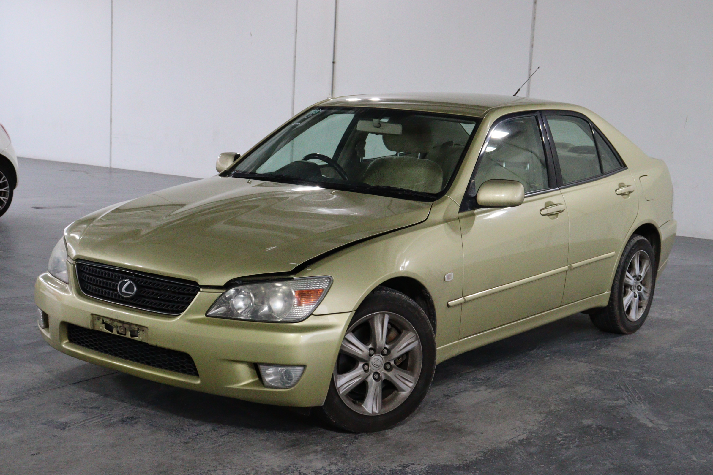 2002 Lexus IS200 Sports Luxury Automatic Sedan Auction (0001-3494078 ...