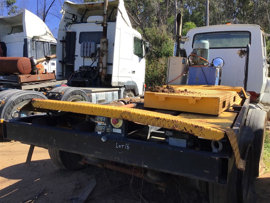 Mobile Brake Roller Tester & Shaker with Ramps on Both Sides Auction ...