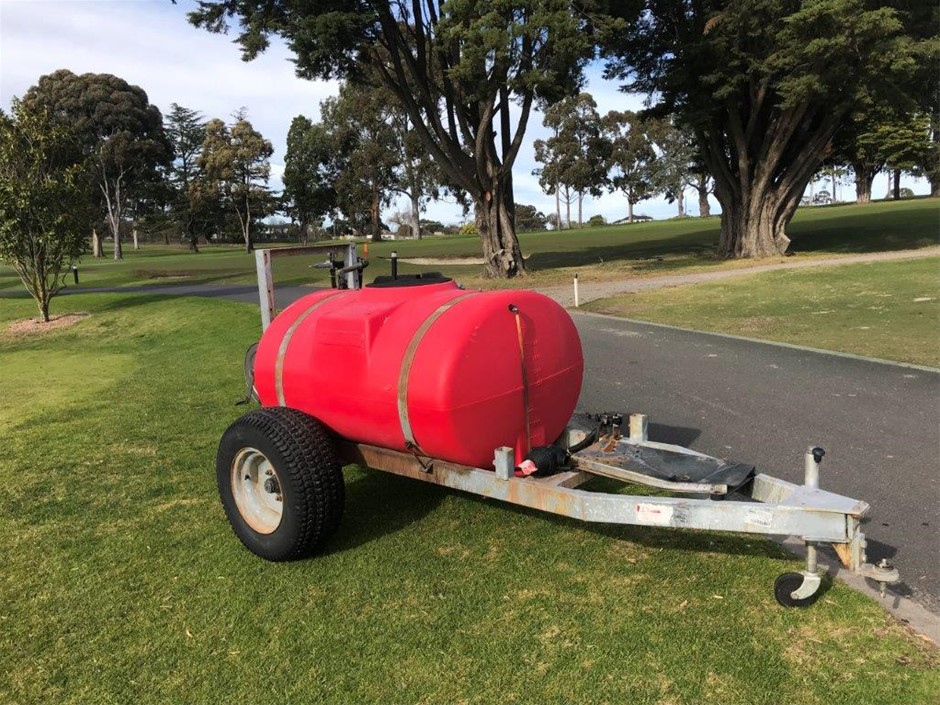 Silvan 900 litre tank on galvanised steel trailer and hose reel Auction ...