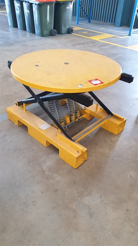 J and D Engineering Pallet Turn Table Auction (0049-3020391) | Grays ...