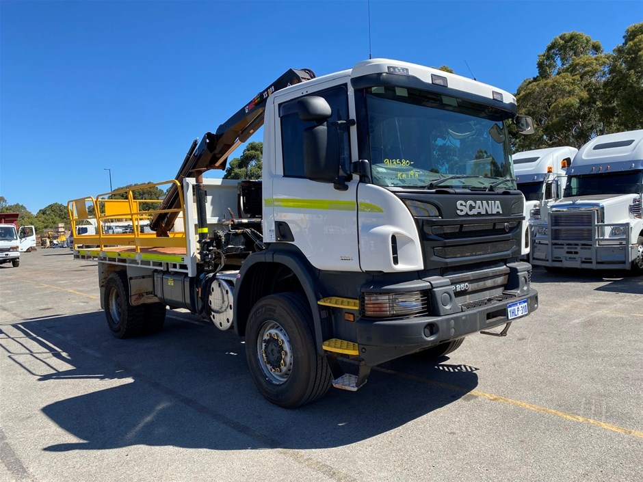 2017 Scania Crane Truck & 2017 Fuso BE600 Bus