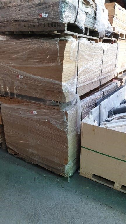 2 x Pallets of Timber Laminate Panelling Auction (0079-3021458) | Grays ...