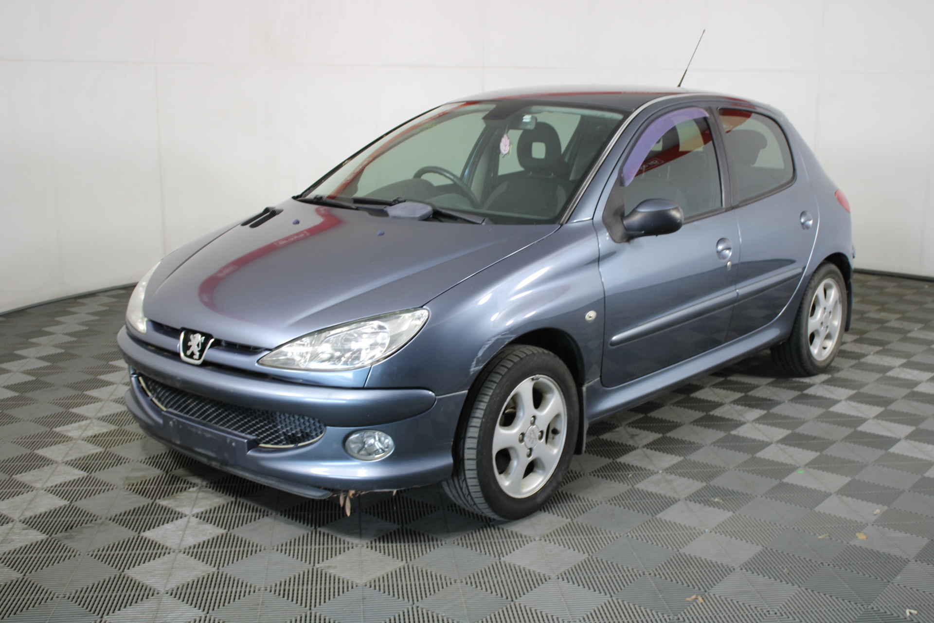 2006 Peugeot 206 XT Manual Hatchback Auction (0001-10317881) | Grays ...