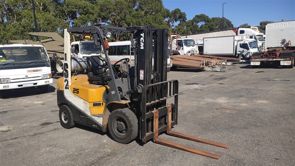 TCM F625T6 Counterbalance 2.5T Dual Fuel Container Mast Forklift ...