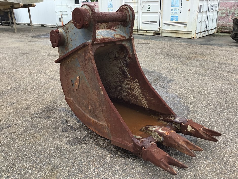 Hyundai R380 3 Tooth Trenching Bucket Auction (0040-7037885) | Grays ...