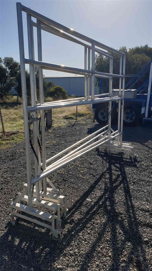 4x No Bolt Mobile Alloy Scaffold Frames Auction (0052-3028910) | Grays ...