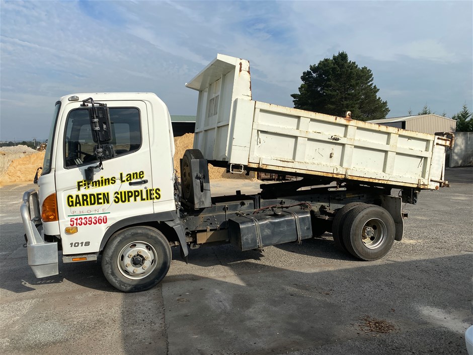 2010 Hino Tipper 2 Axle 1018 6 x 4 Tipper Truck Auction (0001-3022617 ...