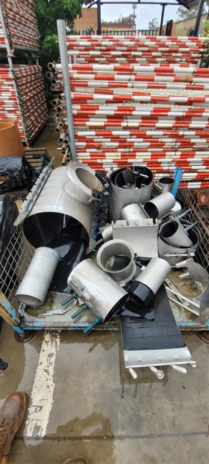 Assorted Stainless steel wang clamps Auction (0080-5048354) | Grays ...