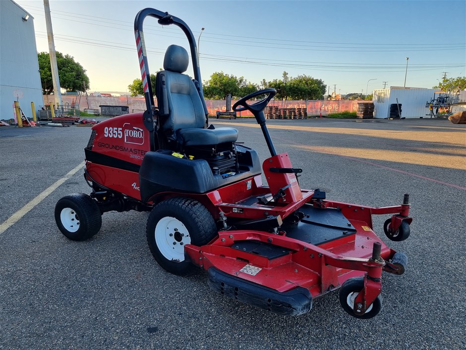 Toro Out Front & Shibaura Slope Mowers - Ex Council