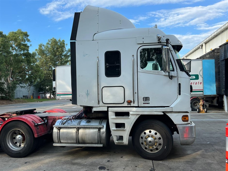 Freightliner Argosy Steps