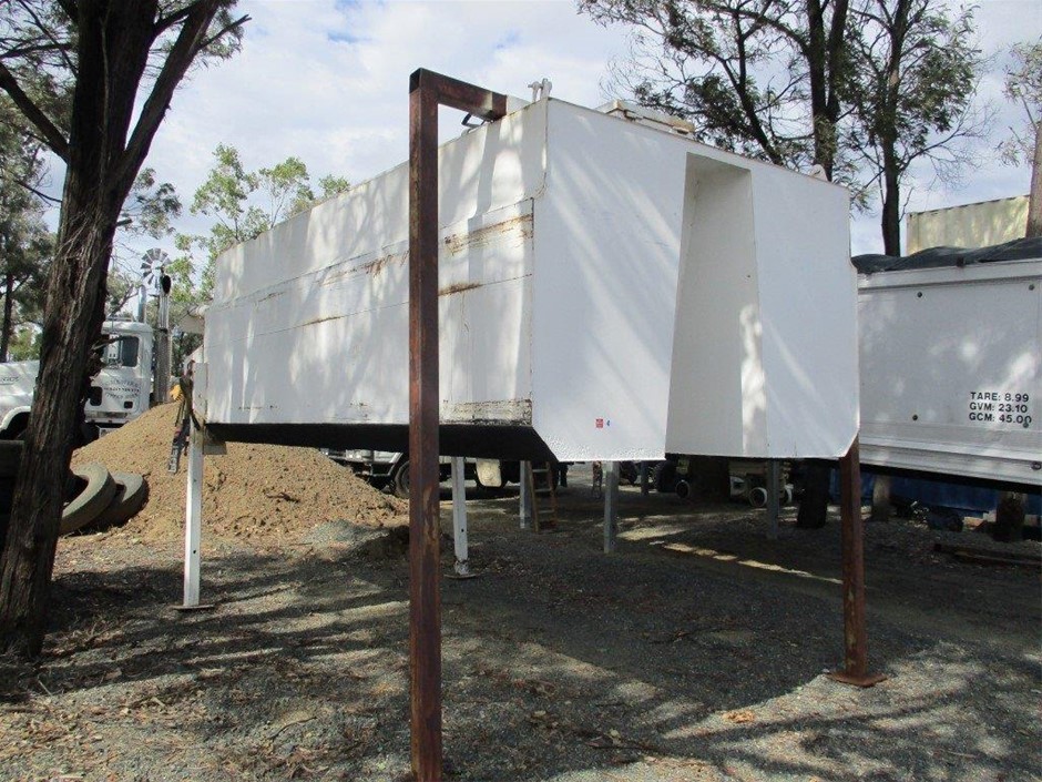 Steel Slide-on Water Tank (on Stand) Auction (0160-7038164) | Grays ...