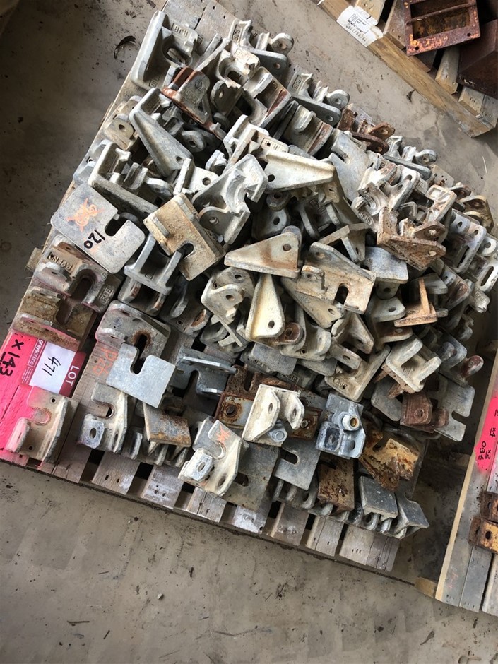 Qty 143 x RMD Push Pull and Tilt Prop Base Plates Auction (0471-7037977 ...