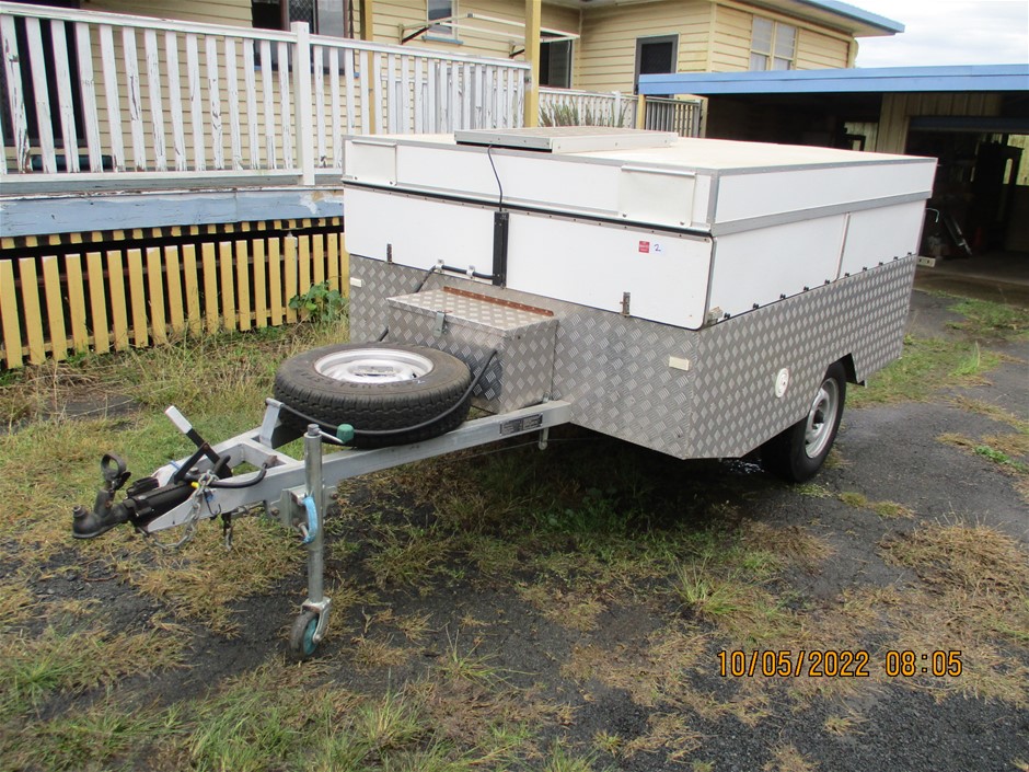 2011 Private Single Camper Trailer Trailer Auction (0002-7039111 ...