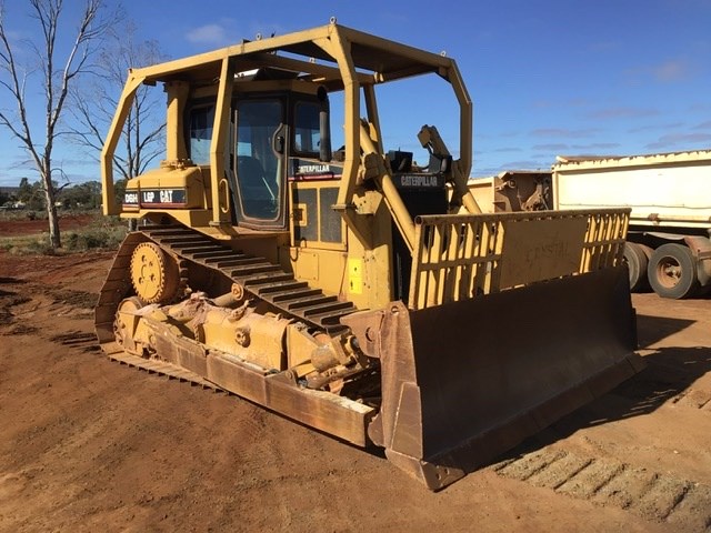 1990 Caterpillar D6H Crawler Dozer Auction (0002-9034374) | Grays Australia