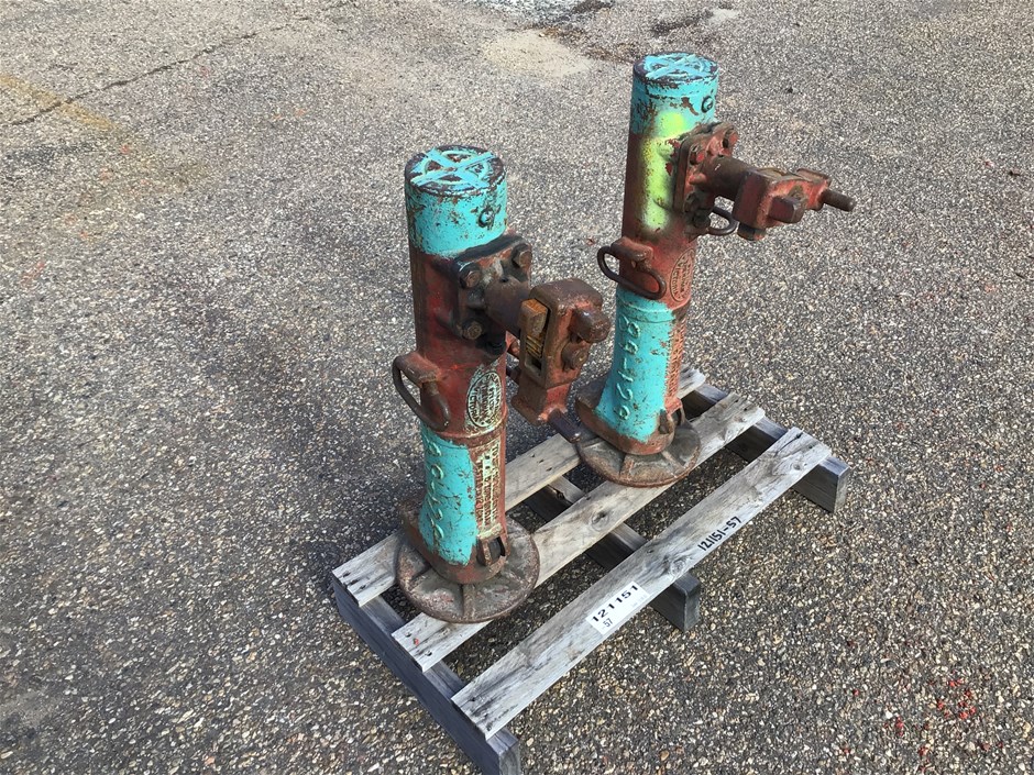 2x Trewhella Lifting Jacks Auction (0057-7041111) | Grays Australia