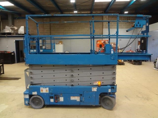 Genie GS3232 Narrow Electric Scissor Lift with Outriggers (Used Unit ...