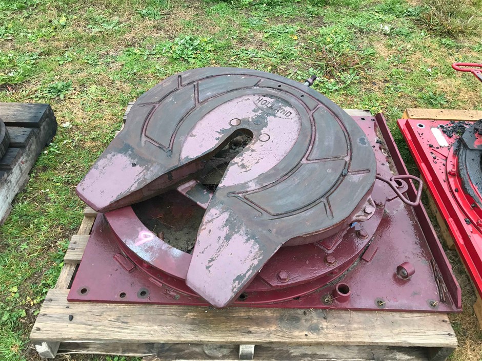 Holland Turn Table (5th Wheel) Auction (0080-3022592) | Grays Australia