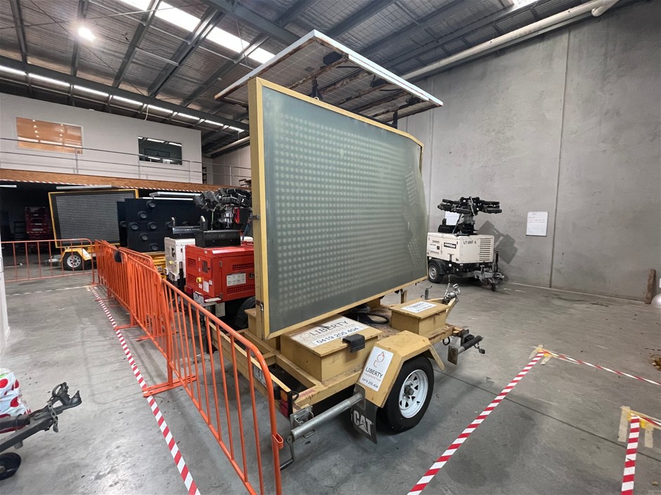 2010 Yellow Zone Quad Visual Message Board Auction (0034-3022620 ...