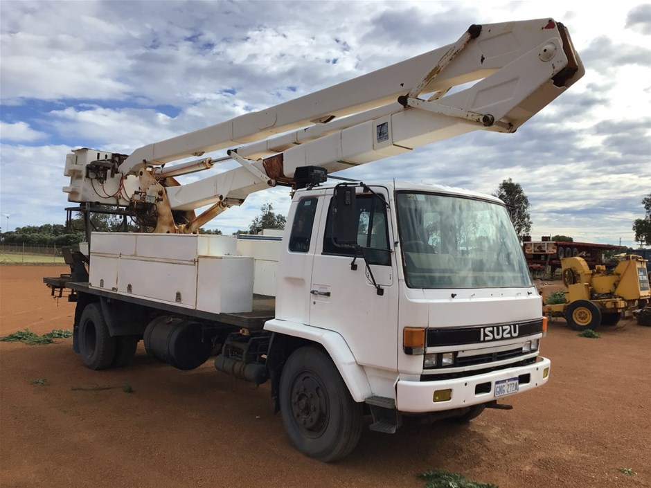 1990 Isuzu FTR 4 x 2 Cherry Picker Truck Auction (0004-9035831) | Grays ...