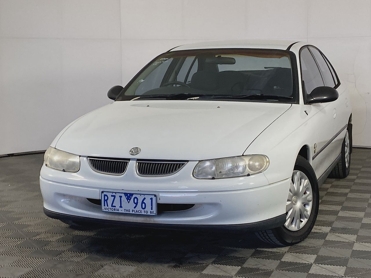 1999 Holden Commodore Executive VT Automatic Sedan Auction (0001 ...