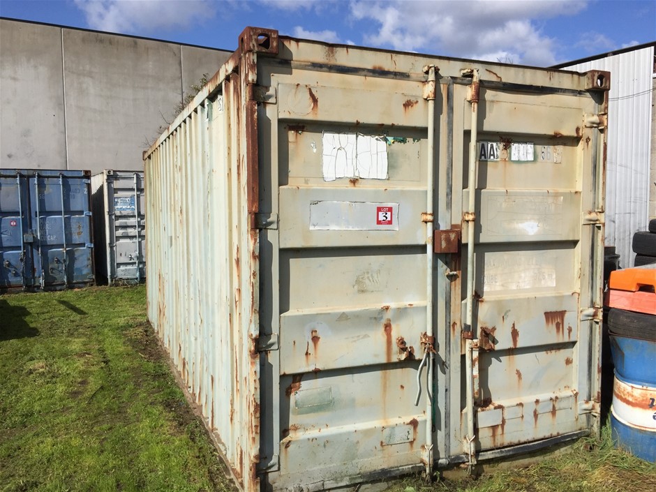 20ft container, rust around bottom of doors, rust holes in roof Auction ...