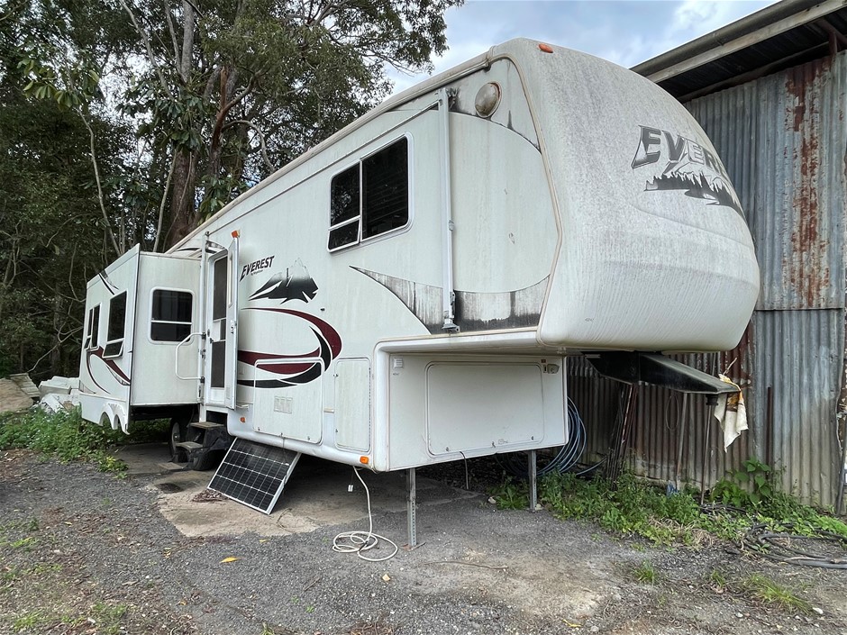 2005 Keystone Everest Fifth Wheeler Caravan Auction (0026-7041228 ...