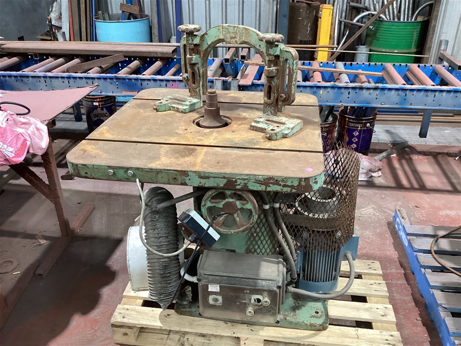 Router. Auction (0061-3023048) | Grays Australia