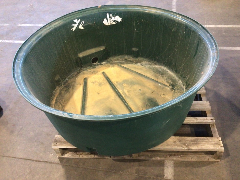 Polymaster 250ltr Round Water Trough Auction (0003-8015967) | Grays ...