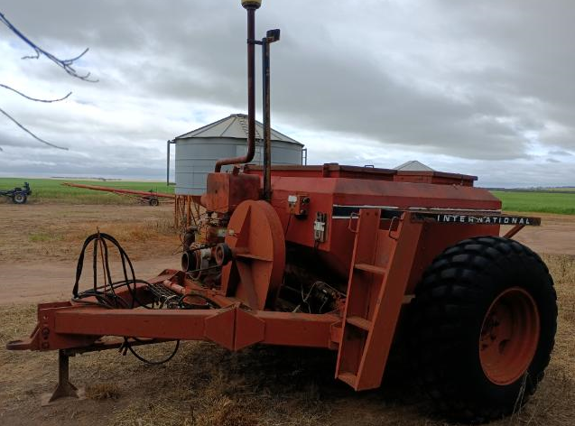 International 5700 Seeder Box Auction (0092-8015718) | Grays Australia
