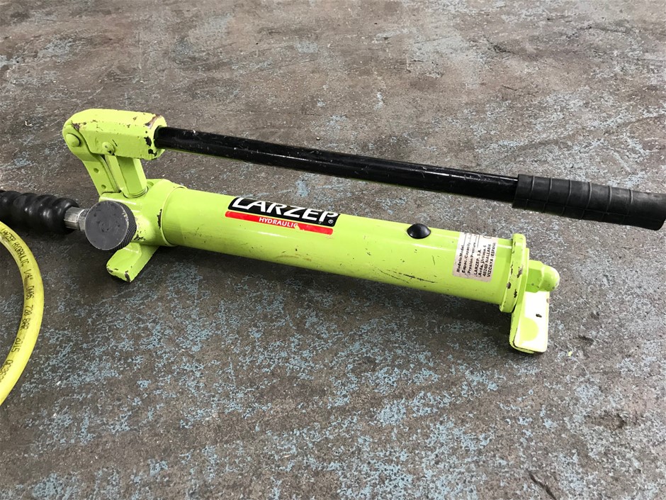 Larzep Hydraulic Hand Pump with Hose Auction (2036-3023247) | Grays ...