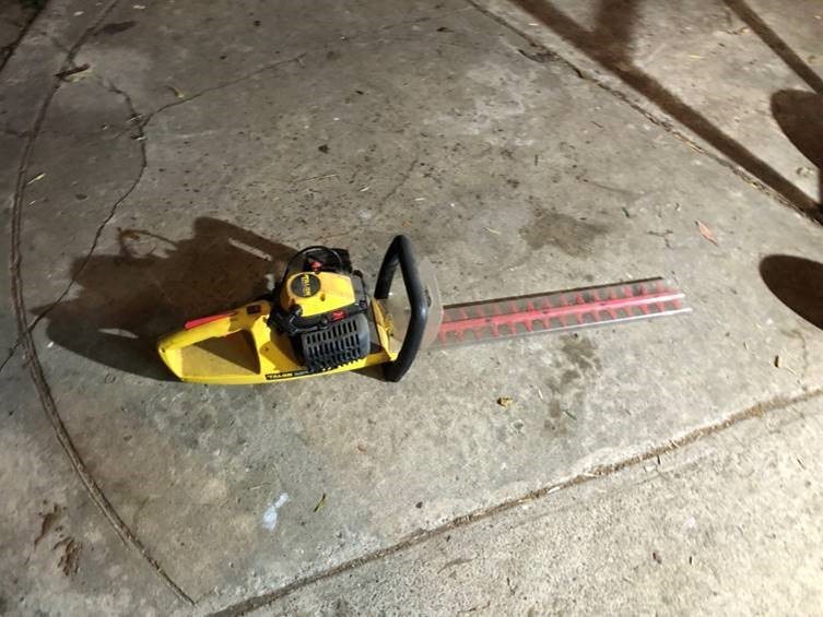 Talon 25cc 2 Stroke Petrol Hedge Trimmer Auction (0018-5050432) | Grays ...