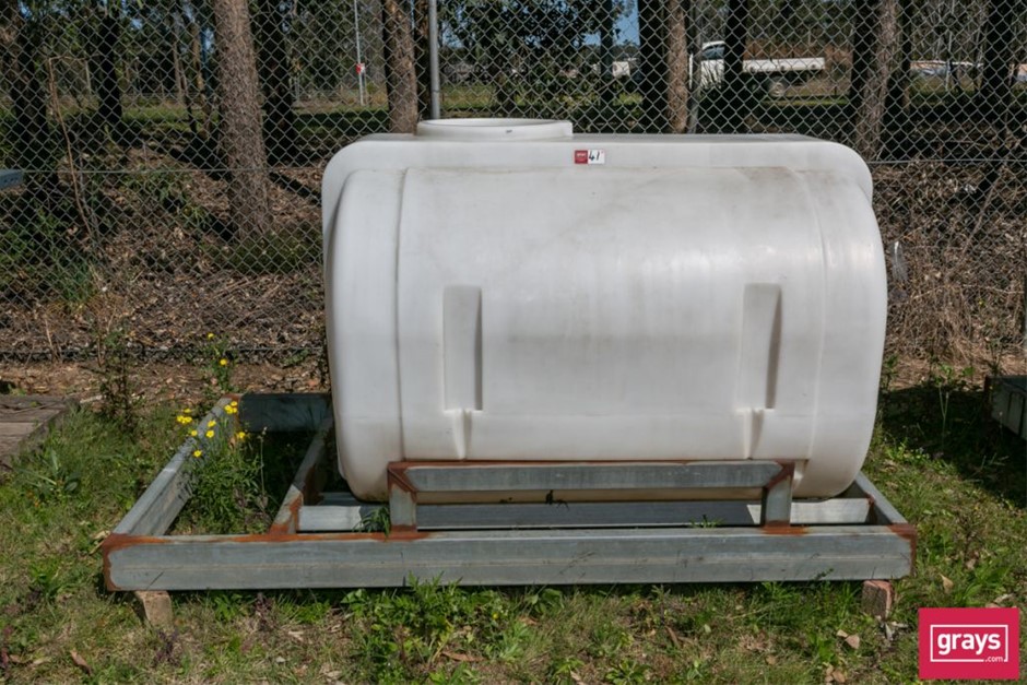 Uniboom Unused 1500Lt Agricultural Poly Tank Auction (0041-5050078 ...