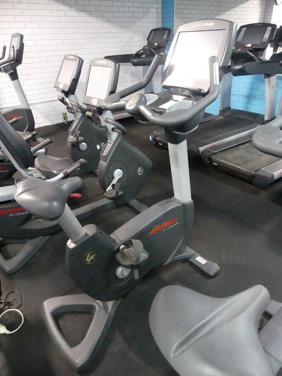Life Fitness 95c Lifecycle Commercial Lifecycle Exercise Bike Auction ...