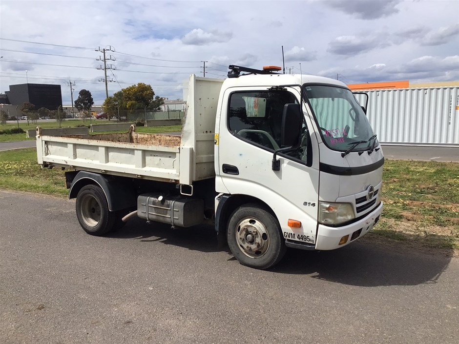 2009 Hino 300 (4 x 2) Tipper Truck Auction (0001-3023564) | Grays Australia