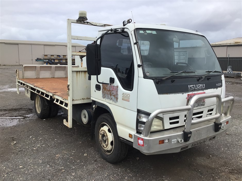 2005 Isuzu NQR 450 Medium 4 x 2 Tray Body Truck with Crane Auction (0001-8016435) | Grays Australia