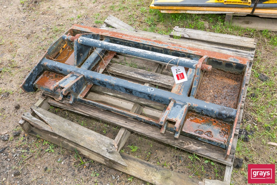 Manitou Attachment Mounting Plate Auction (0096-5050677) | Grays Australia