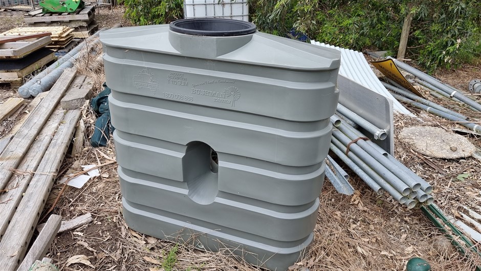Bushman T110 Slim Poly Water Tank Auction (0078-3023742) | Grays Australia