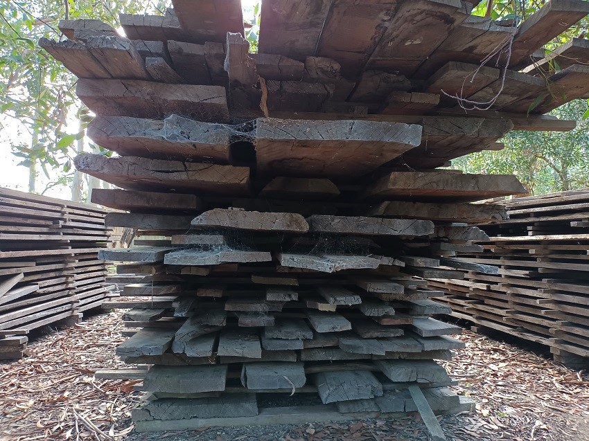 Approx 3.5m³ Dimensioned Swamp Mahogany Timber & Slabs Auction (0017 ...