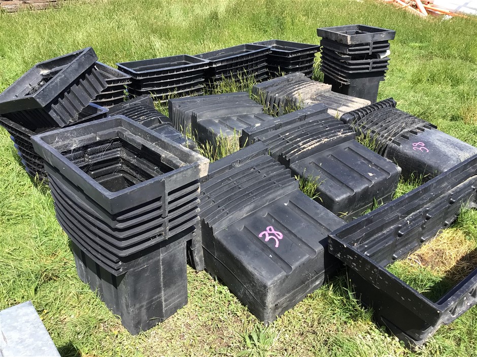 Qty of Plastic Pits Auction (0038-3023867) | Grays Australia