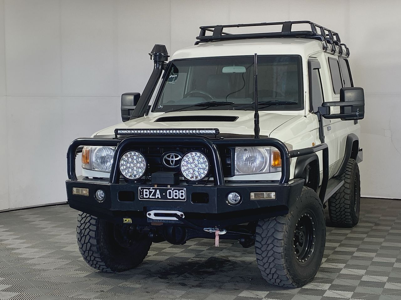2013 Toyota Landcruiser Workmate (4x4) VDJ78R Turbo Diesel Manual Wagon ...