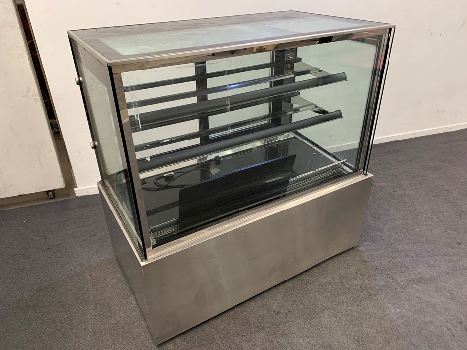 Anvil Cake Showcase Auction (0025-7044311) | Grays Australia