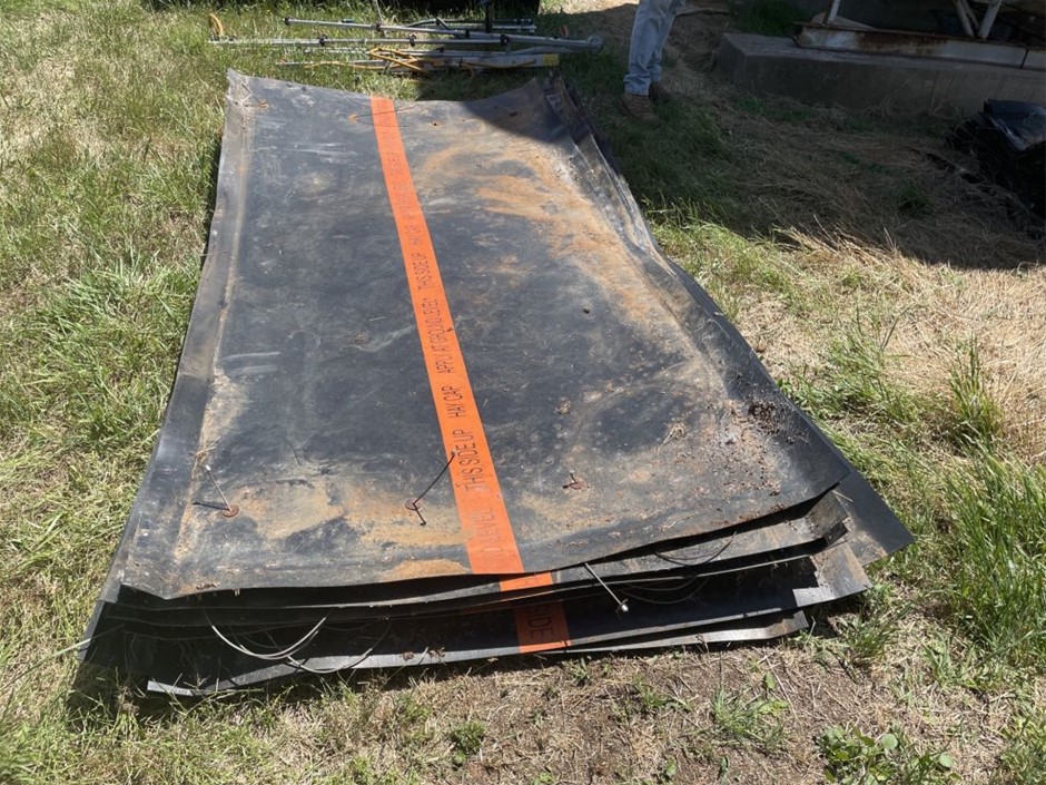 64 Hay Caps Auction (0171-5050898) | Grays Australia